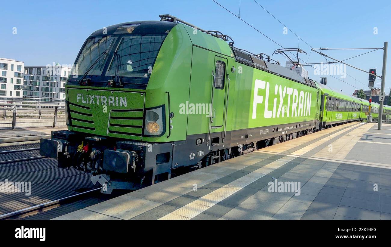 Berlin Hauptbahnhof, Flixtrain Zug. DEU, Deutschland, Berlin, 22.07. ...