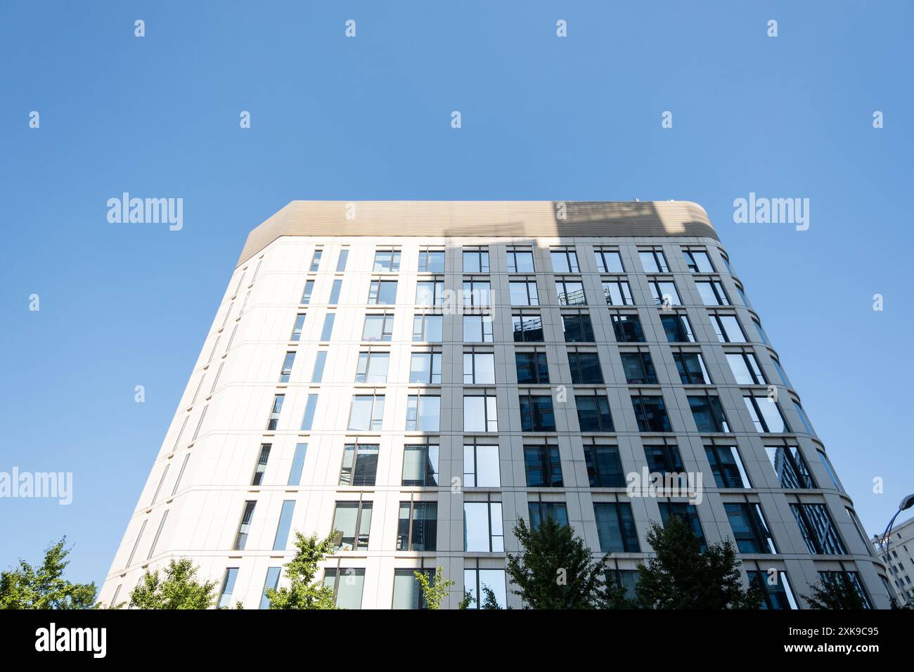 modern office building Stock Photo - Alamy