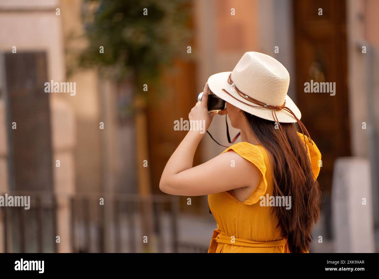 Woman captures photo camera in hi-res stock photography and images - Alamy