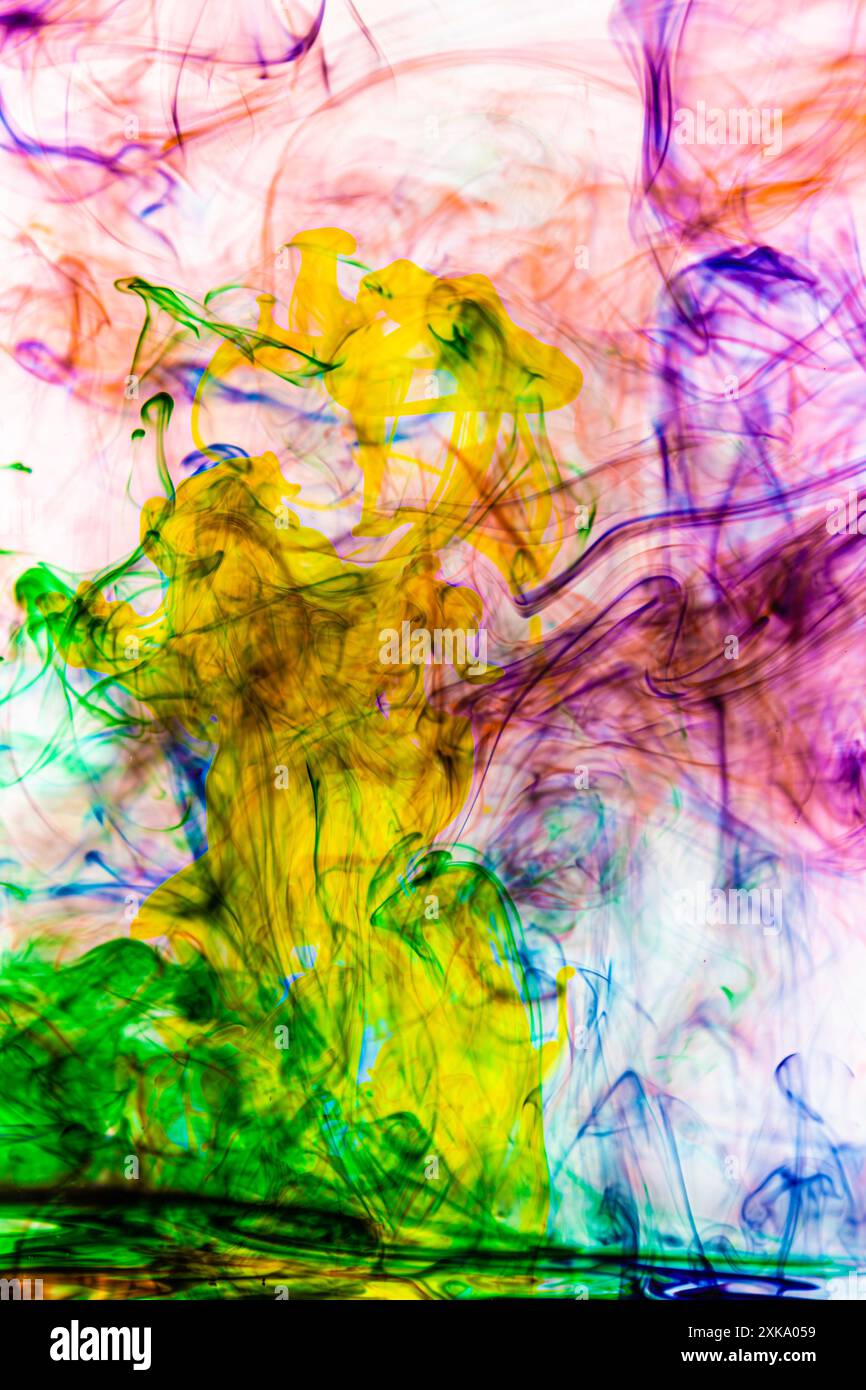 Food coloring drops hi-res stock photography and images - Alamy