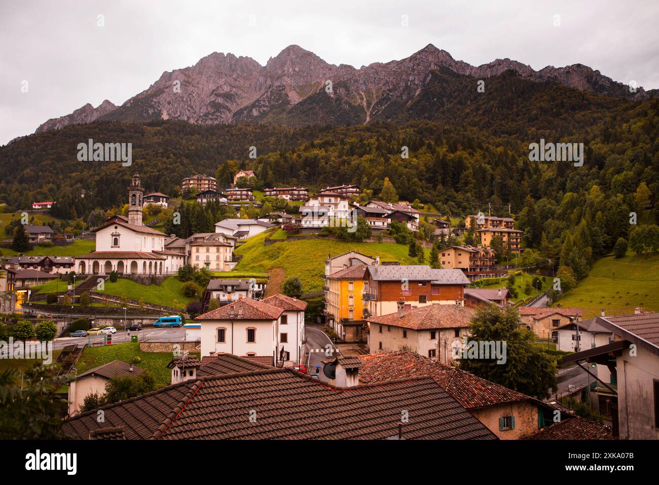 The pittoresque mountain village of Oltre il Colle in the Italian Alps ...