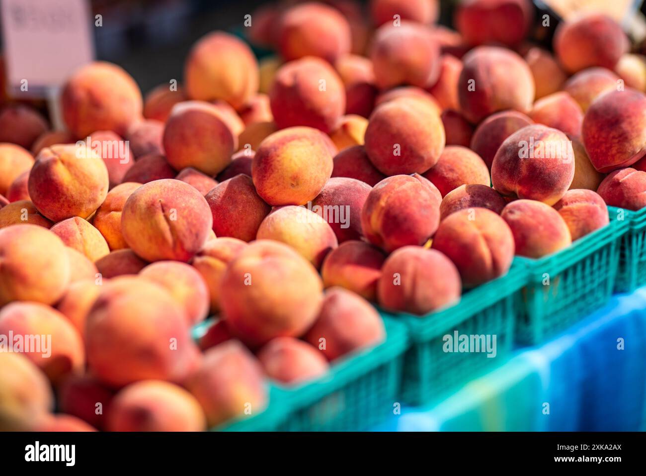 Food and market and fruit and peaches hi-res stock photography and ...