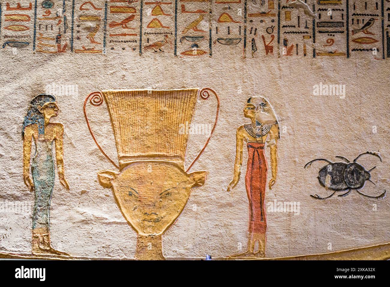 Ancient egyptian hieroglyphs paintings hi-res stock photography and ...