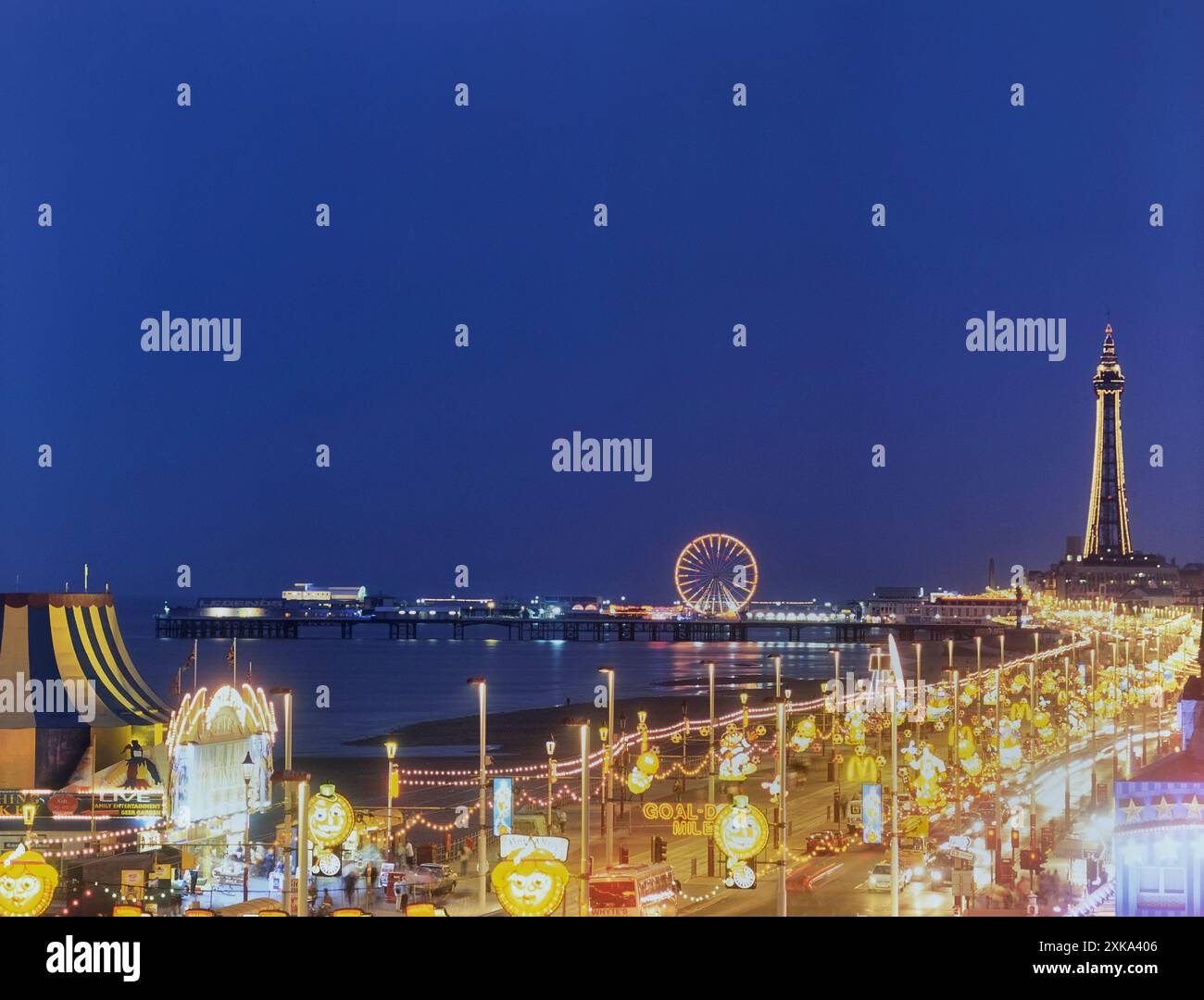 Blackpool lights, illuminations at night along the Golden mile ...