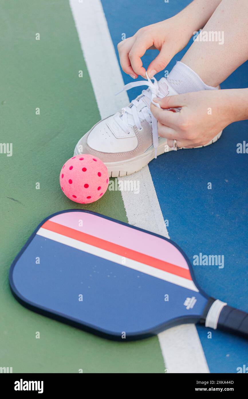 Ball on paddle court hi-res stock photography and images - Alamy