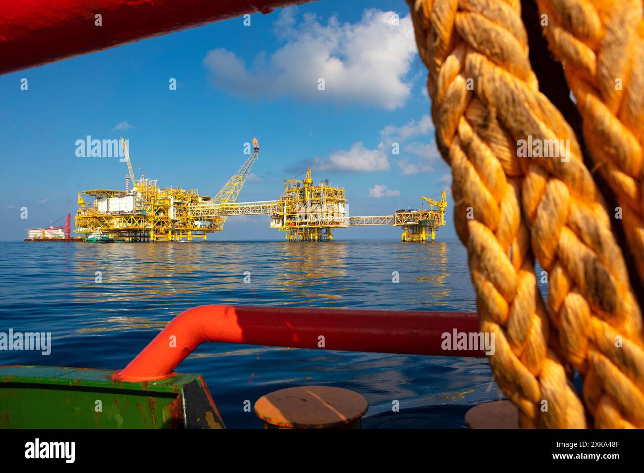 Offshore oil rig gulf of mexico hi-res stock photography and images - Alamy