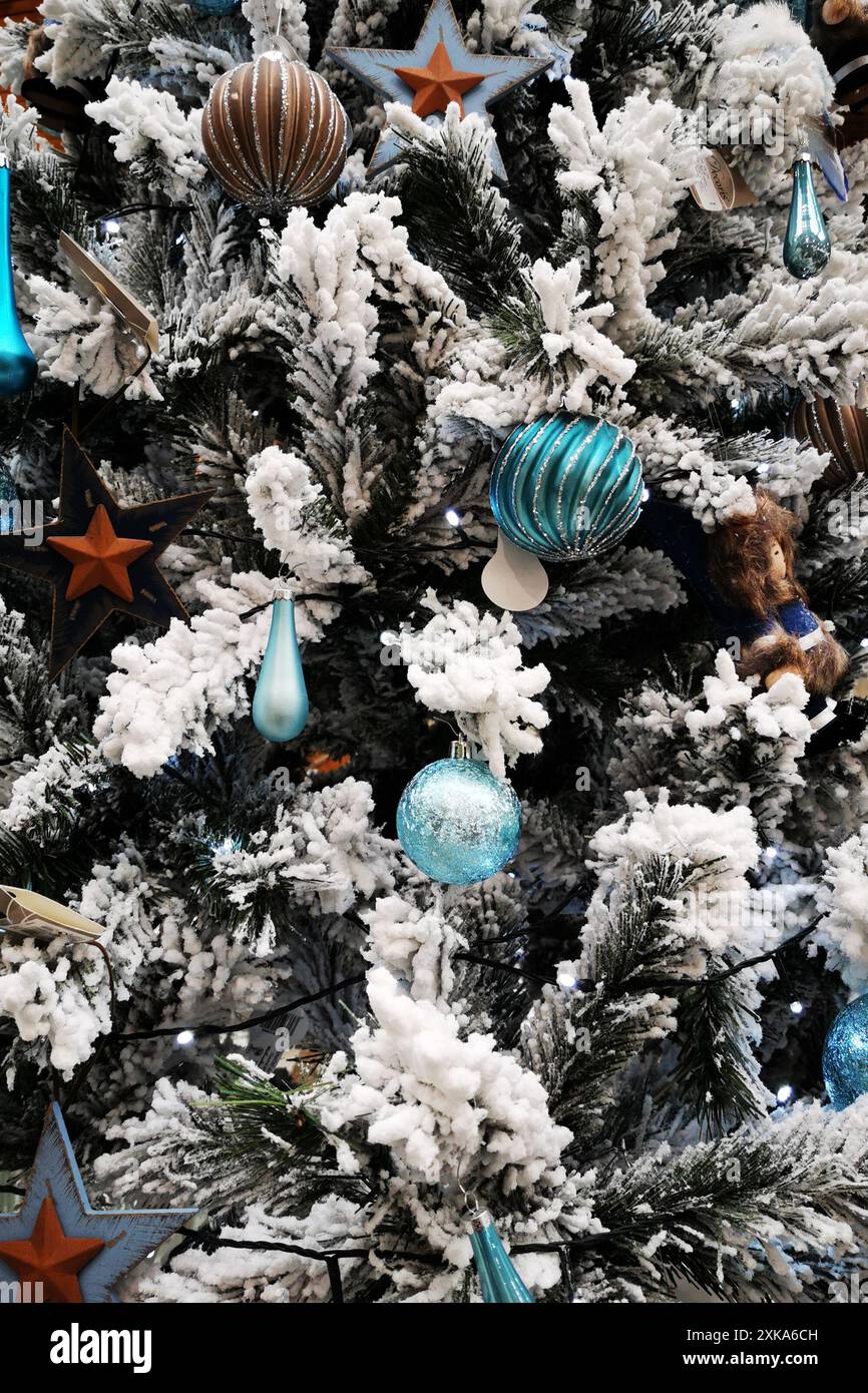 christmas tree texture with the white snow Stock Photo - Alamy