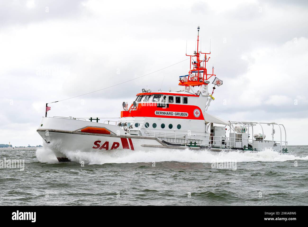 Hooksiel, Germany. 17th July, 2024. The rescue cruiser Bernhard Gruben ...