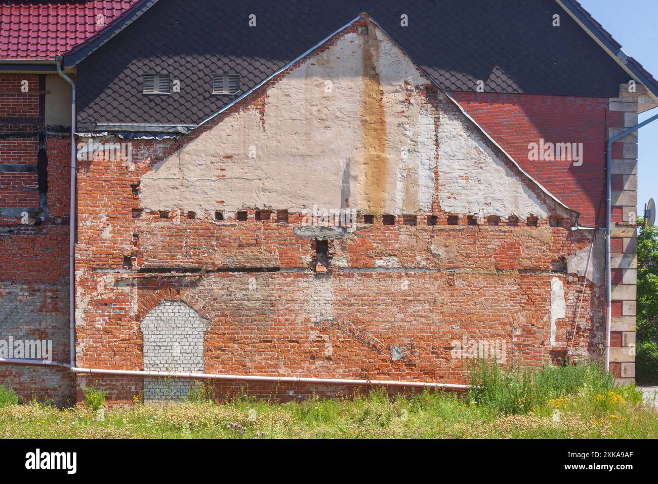 Brick firewall with roof and roof gable, demolition house, Hoya, Lower ...