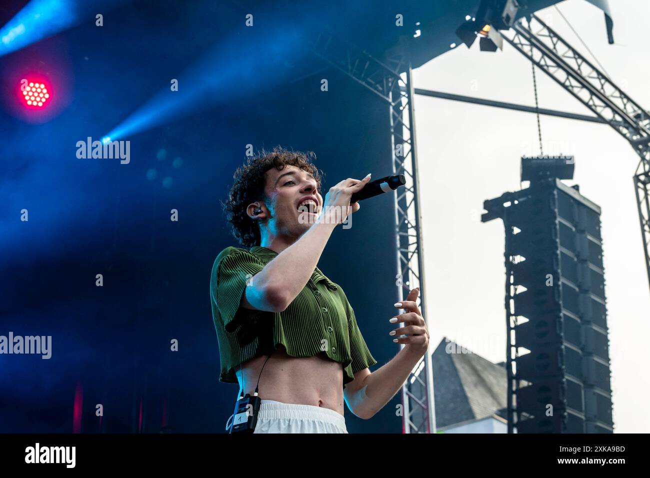 Nemo Sänger, ESC-Star Nemo begeistert die Menge auf dem Heumarkt ...