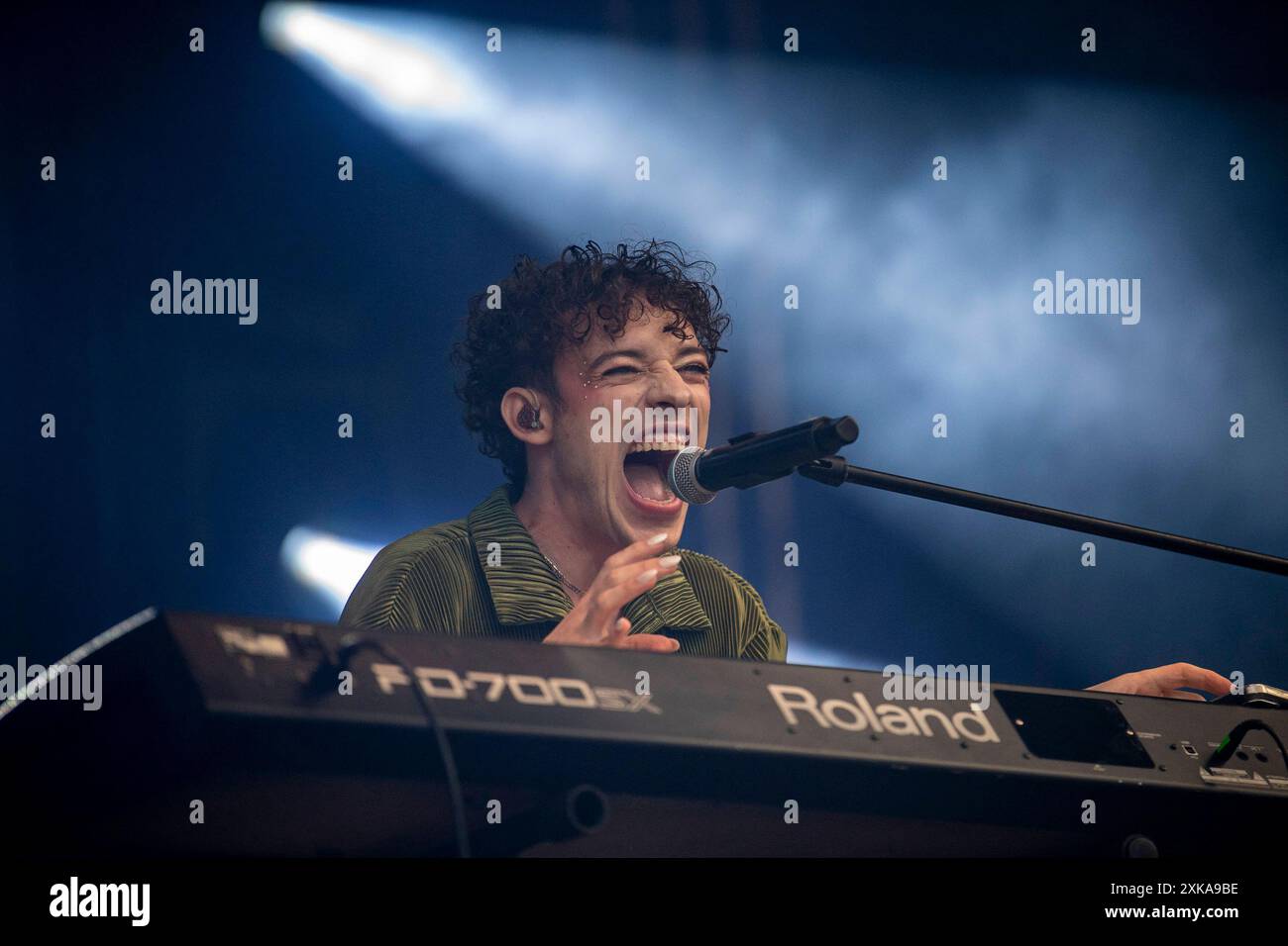 Nemo Sänger, ESC-Star Nemo begeistert die Menge auf dem Heumarkt ...