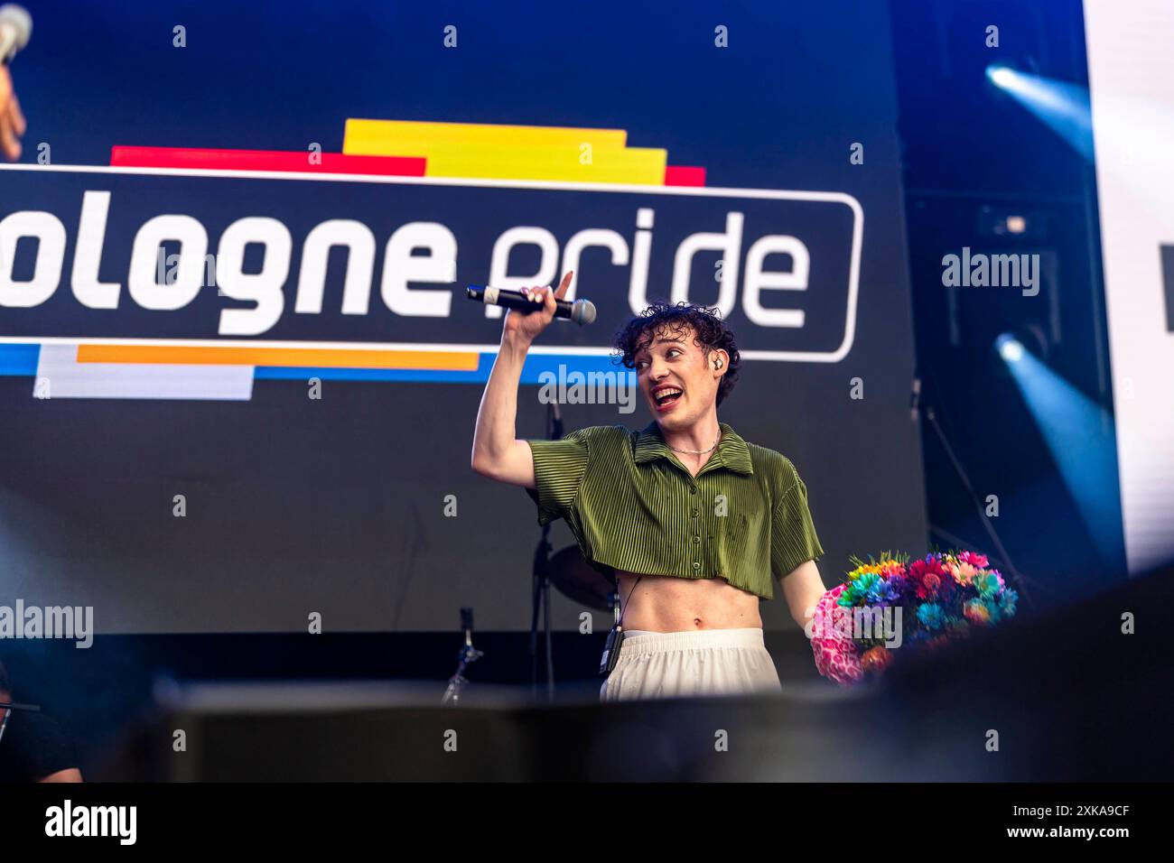 Nemo Sänger, ESC-Star Nemo begeistert die Menge auf dem Heumarkt ...