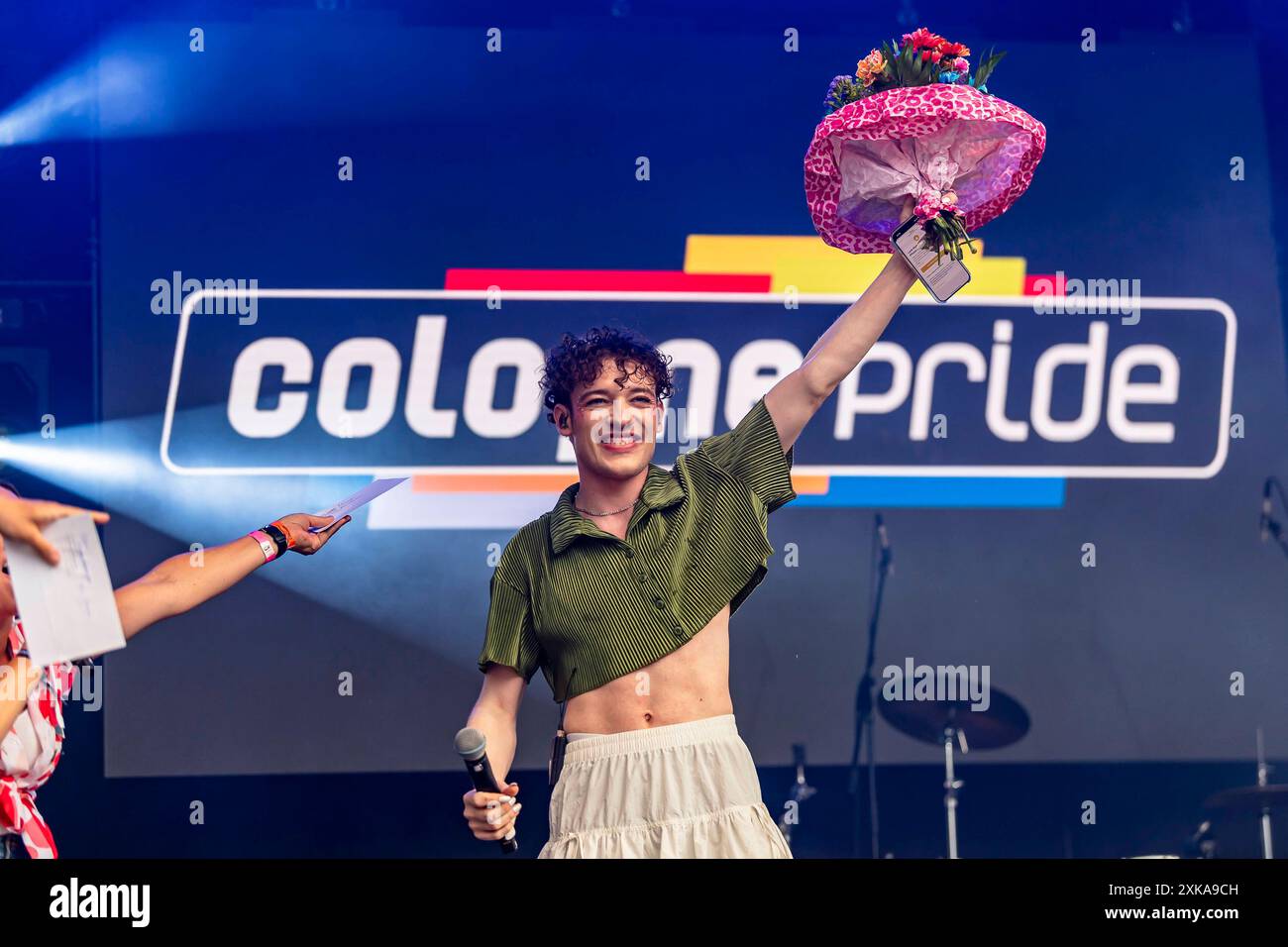 Nemo Sänger, ESC-Star Nemo begeistert die Menge auf dem Heumarkt ...