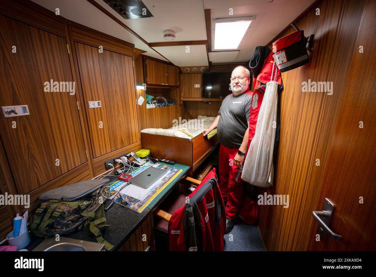 Hooksiel, Germany. 17th July, 2024. Frank Heiken stands in a cabin of ...