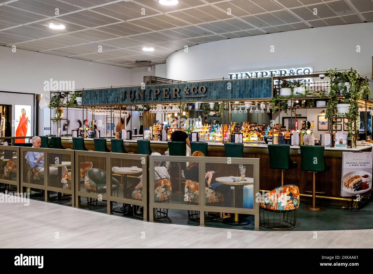 Juniper restaurant hi-res stock photography and images - Alamy