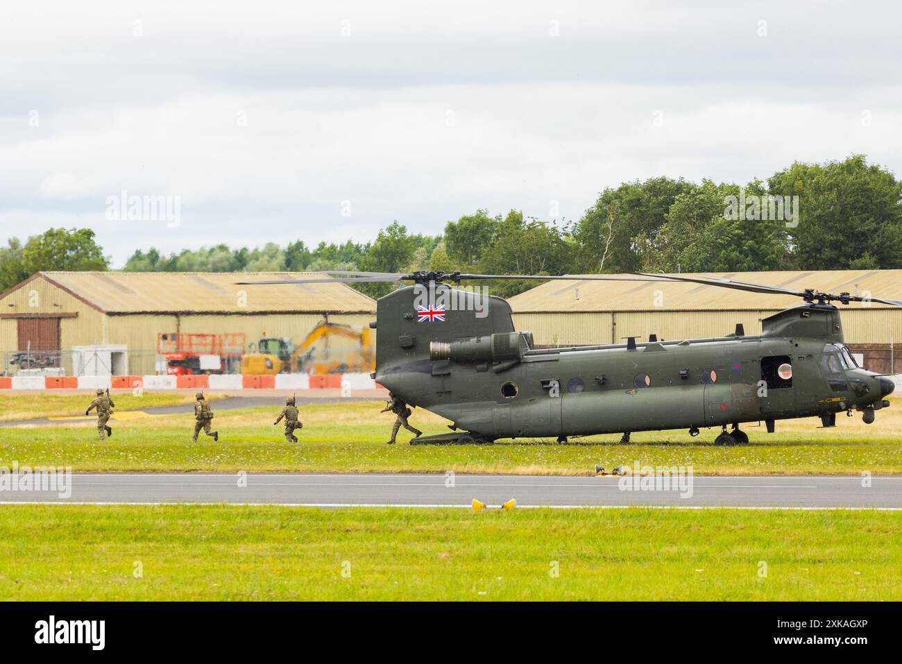 Fairford, UK. 21 JUL, 2024. RAF Chinook dismounts soldiers as part of ...