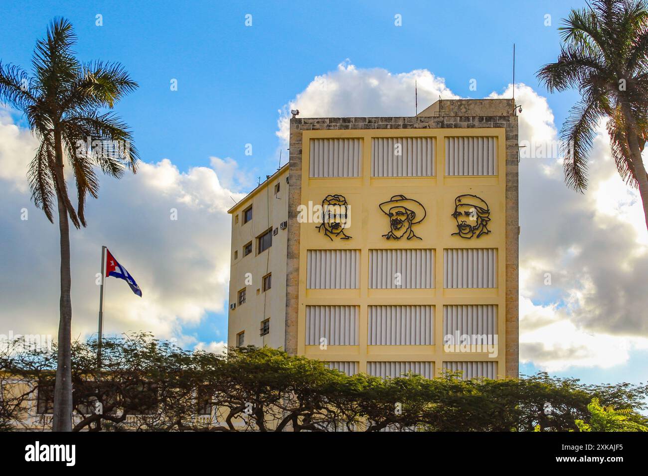 Survival of the heroes of the Cuban revolution in a building in Havana ...