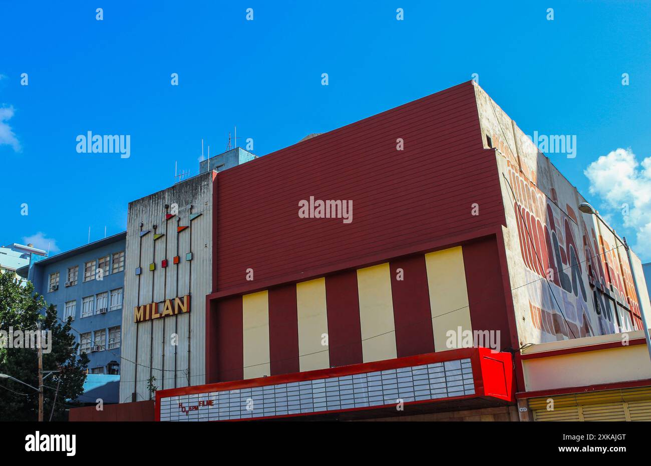 View of La Rampa cinema, for some, one of the most beautiful in Havana ...