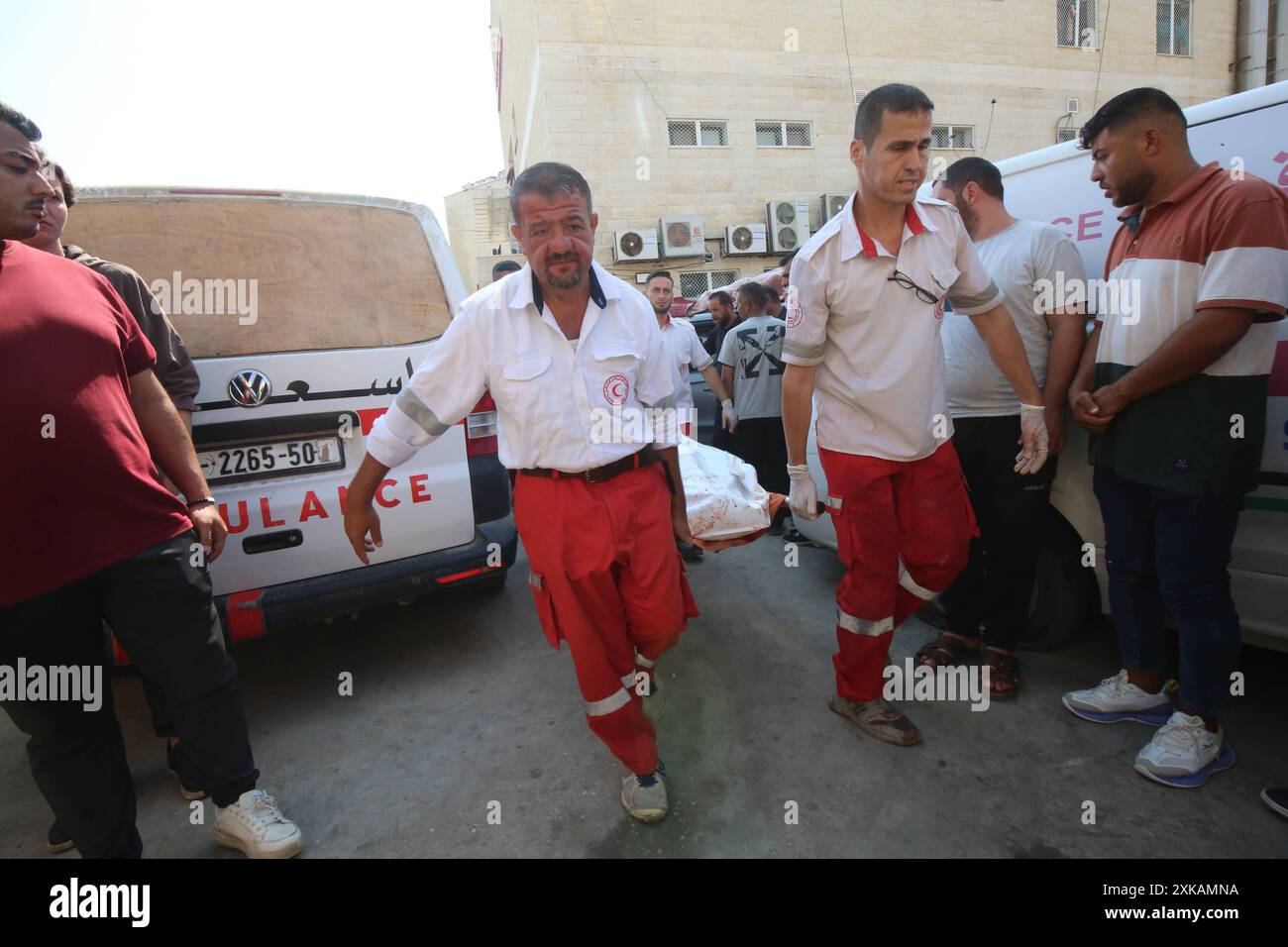 Palestinian paramedics transport the body of a man to the morgue of Al ...