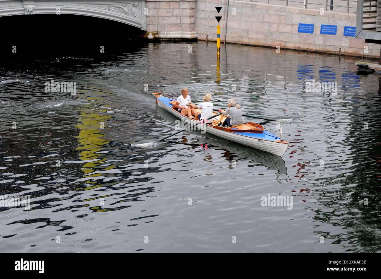 Female boat roweing hi-res stock photography and images - Alamy