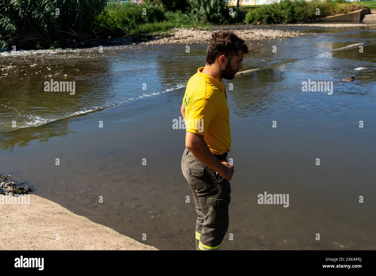 The Bes˜s River Park has been affected by a toxic ammonia spill into ...
