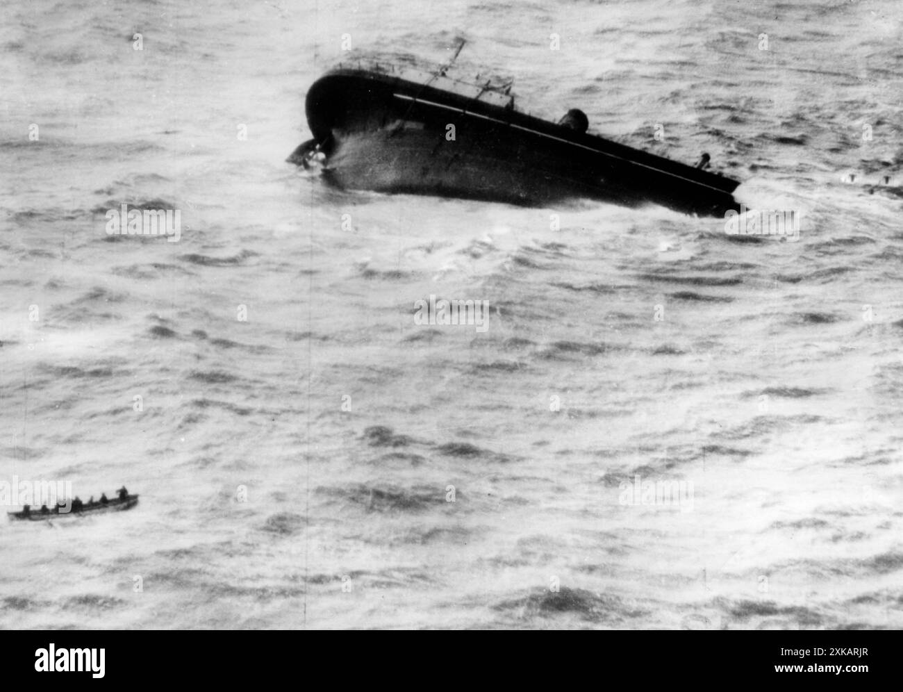 Sinking British steamer. [automated translation] Stock Photo - Alamy