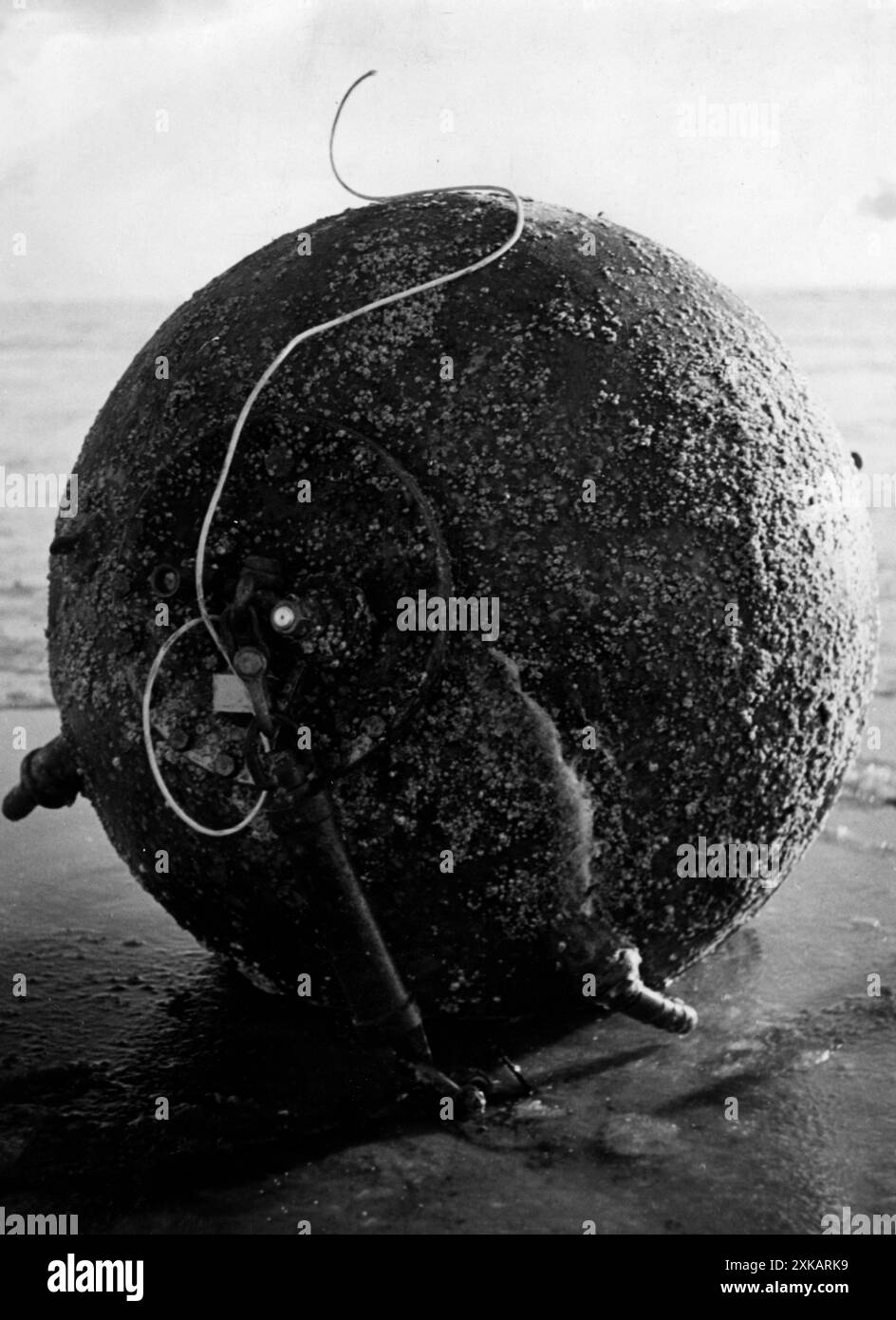 Ww2 mines beach hi-res stock photography and images - Alamy