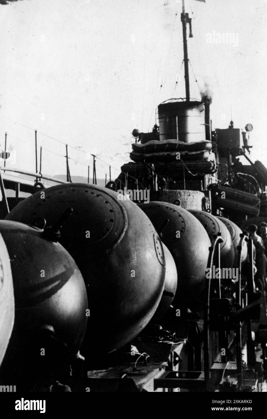 Ww2 mines hi-res stock photography and images - Alamy