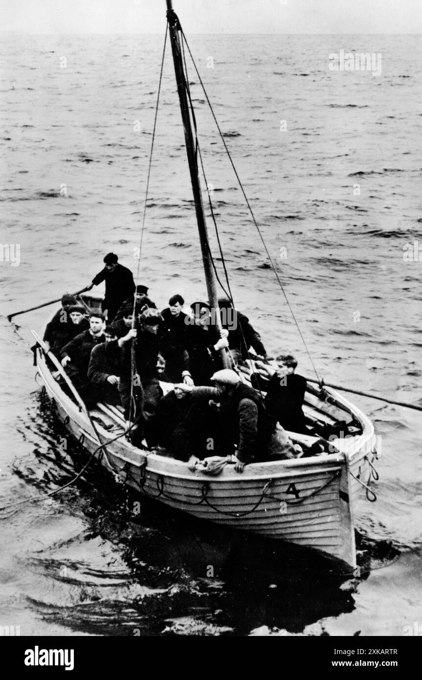 Shipwrecked passengers from the British ship Marconi, which was ...