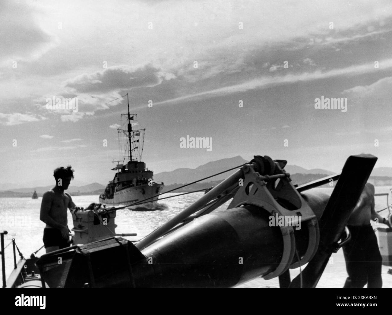German minesweepers on a mission. In front an Otter device. Undated ...