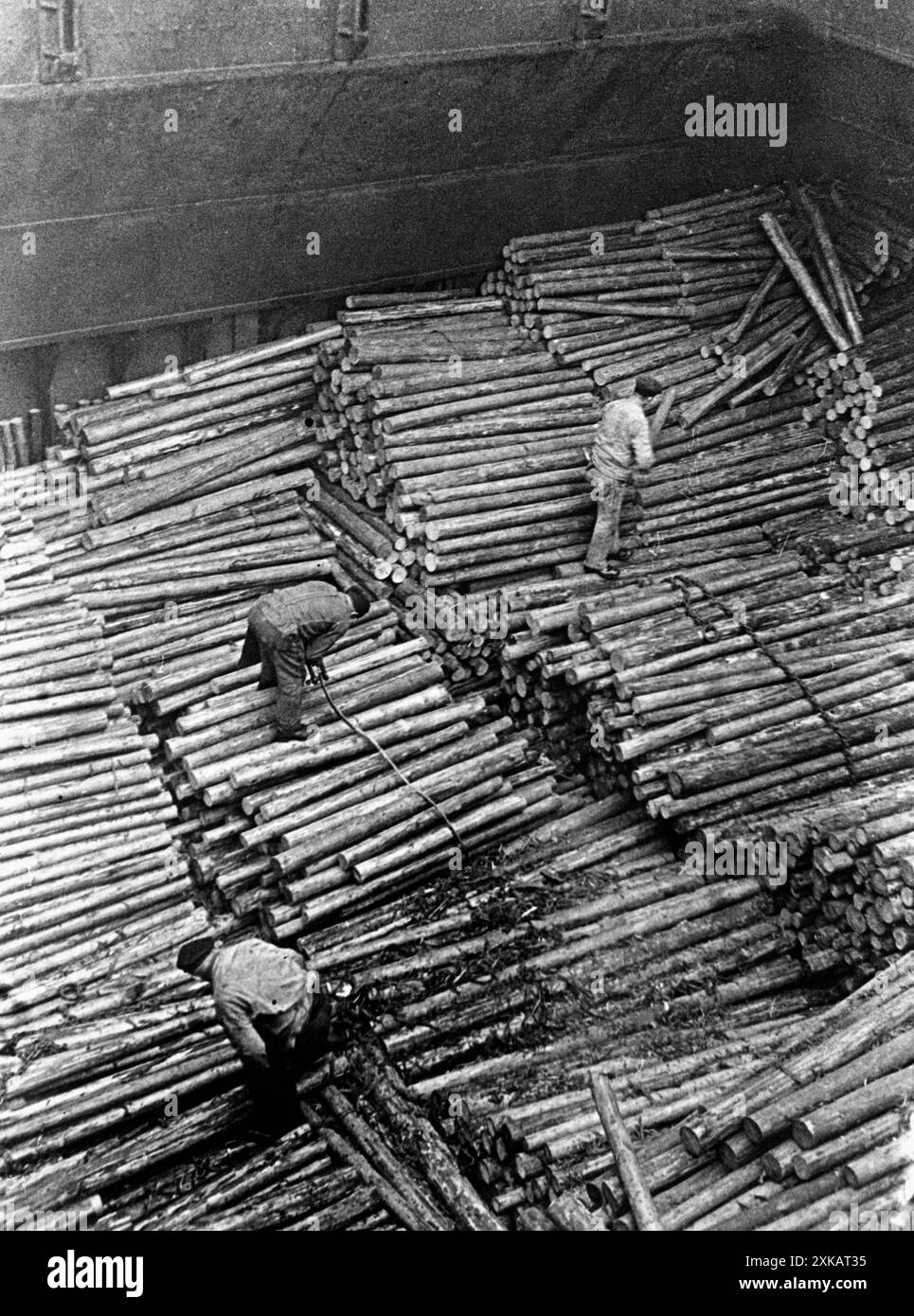 German warships confiscated cargo from neutral cargo ships in ...