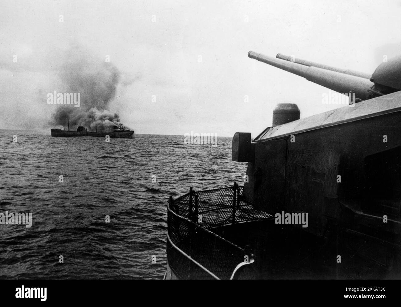 A German warship fires on an Allied freighter. [automated translation ...