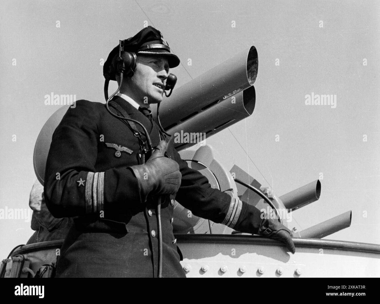 1940s soldiers on ship radio hi-res stock photography and images - Alamy