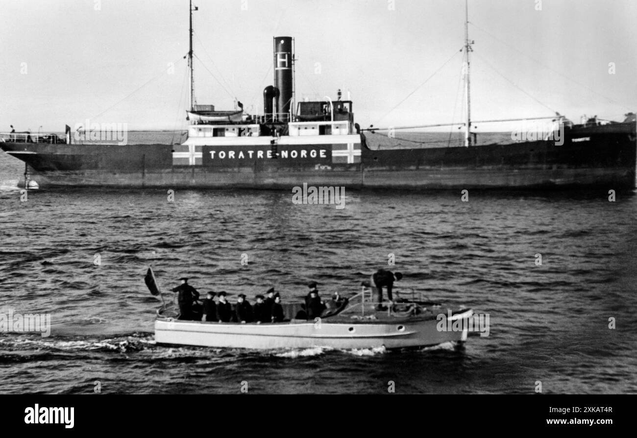 A prize commando, which has checked the cargo of the Norwegian ...