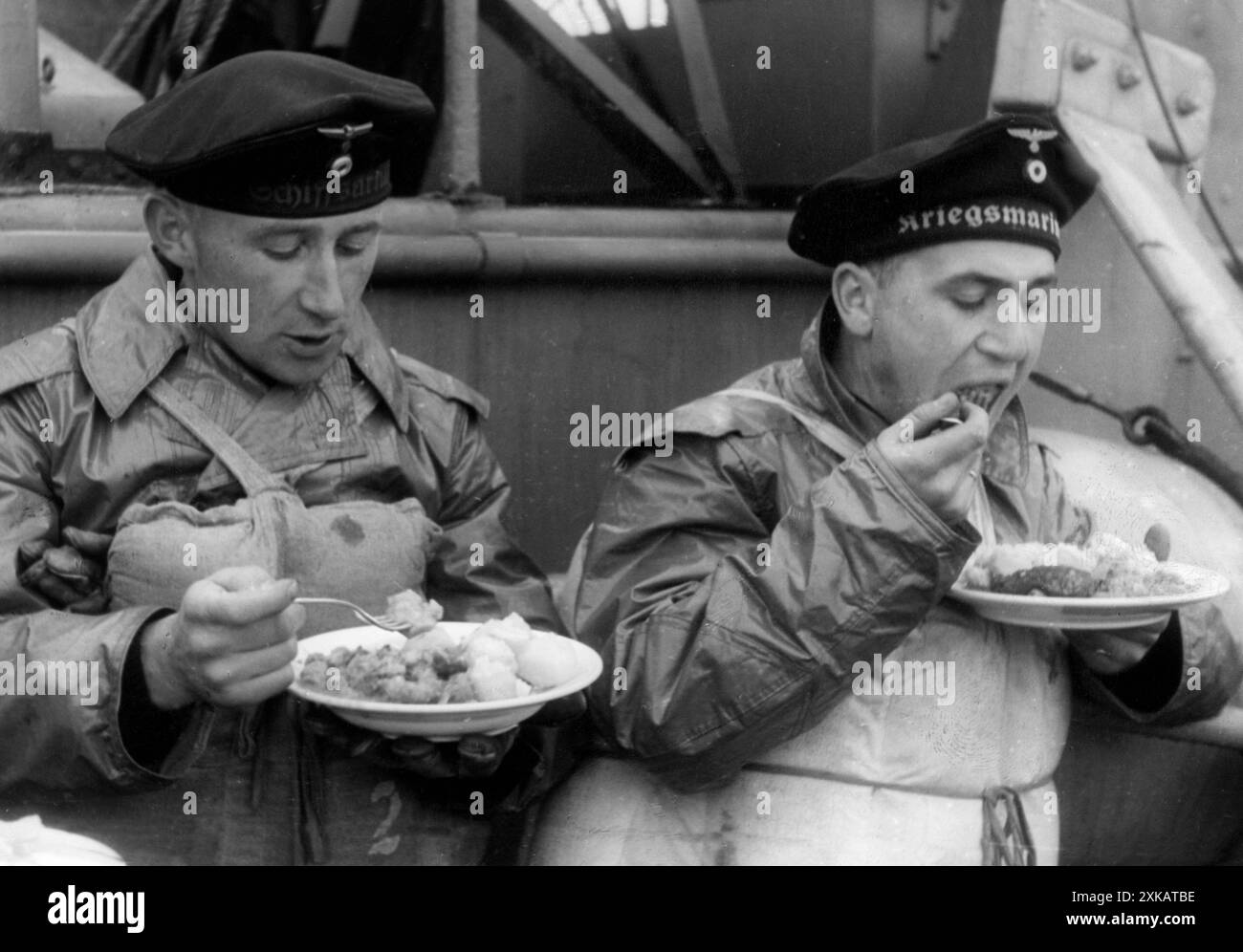 Sailors eat on deck during the war watch. [automated translation] Stock ...