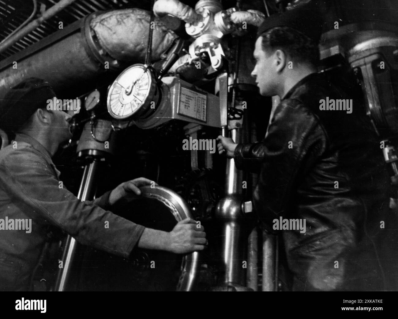1940s ship engine room hi-res stock photography and images - Alamy