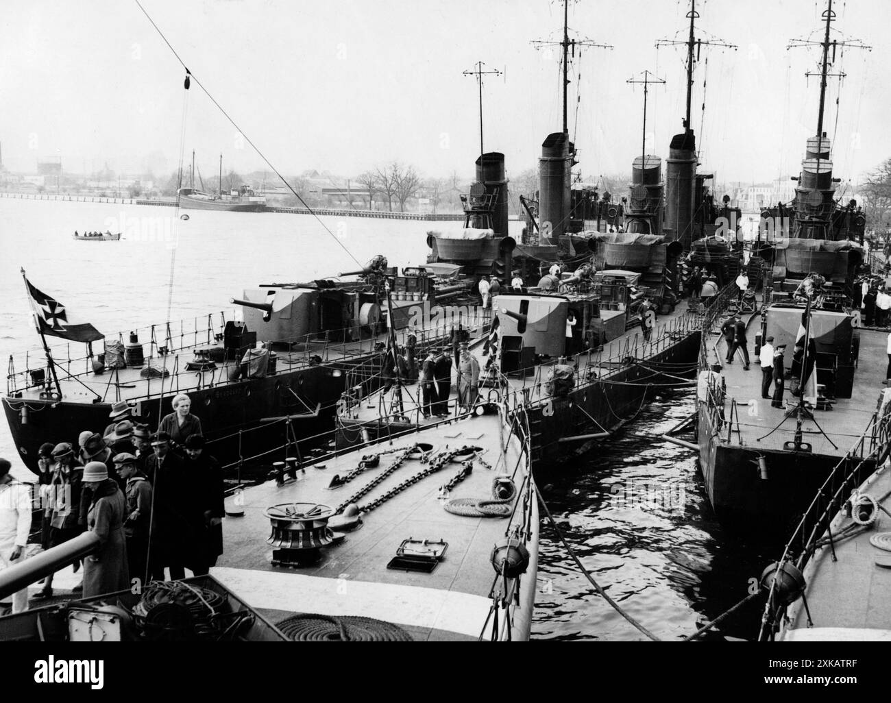 Boats in harbor on Black and White Stock Photos & Images - Alamy
