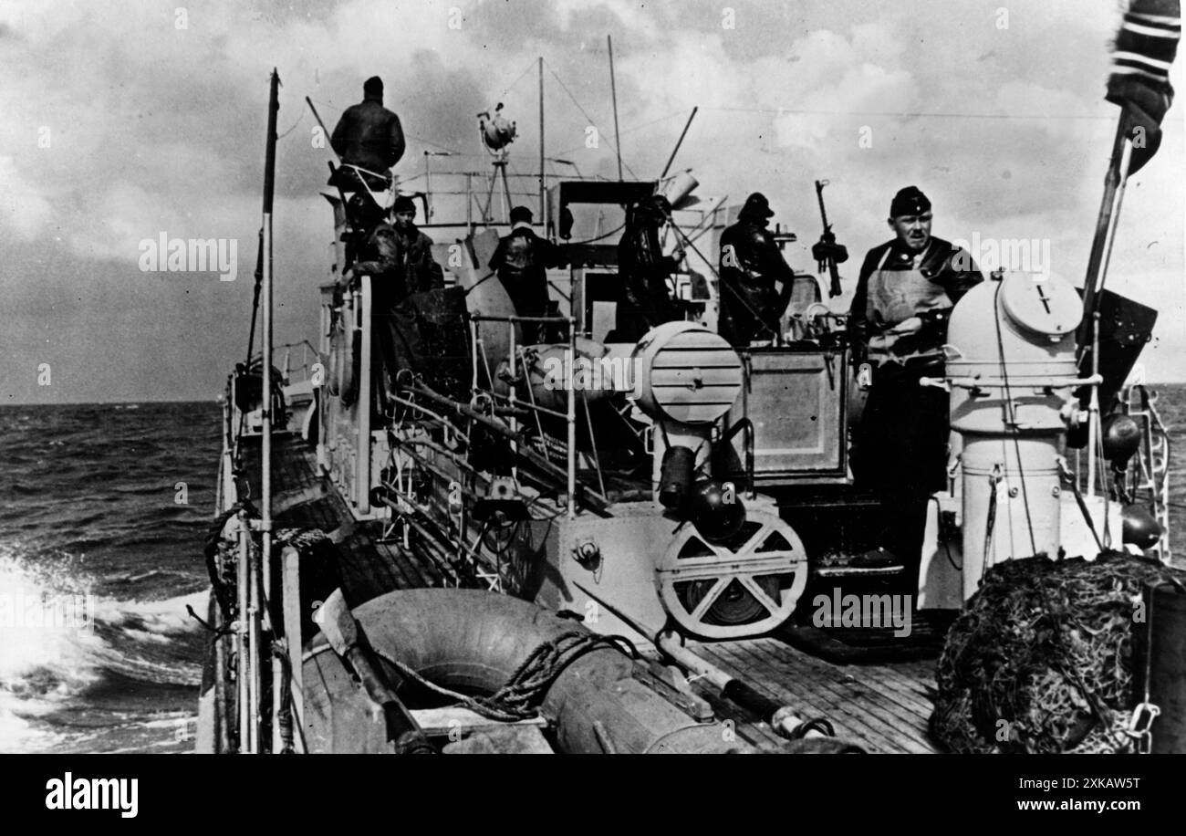 German minesweeper on a mission in the English Channel. Photo: Feitel ...