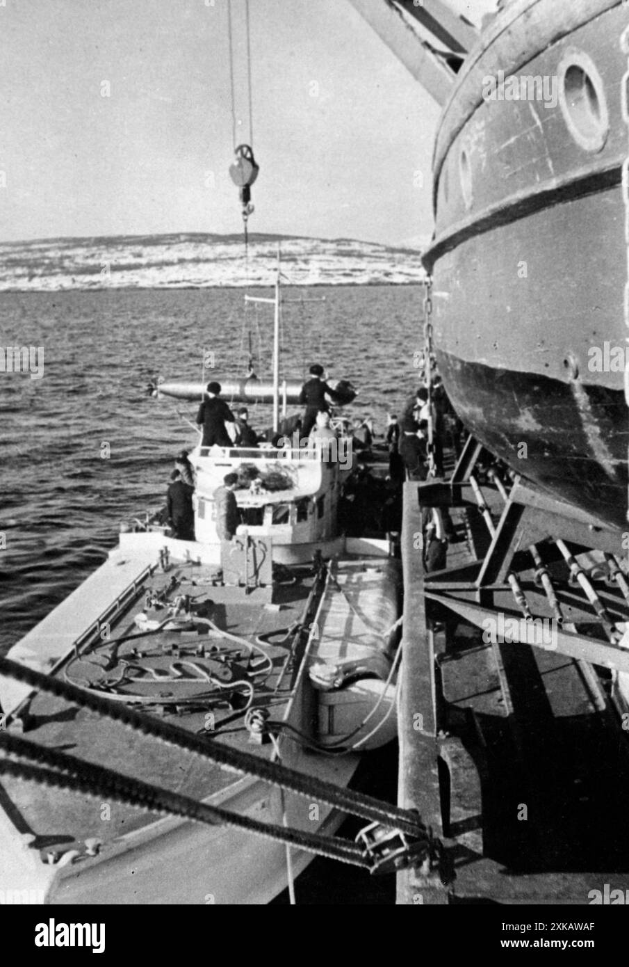 A speedboat takes torpedoes from aboard a mother ship. Photo: Hasert ...
