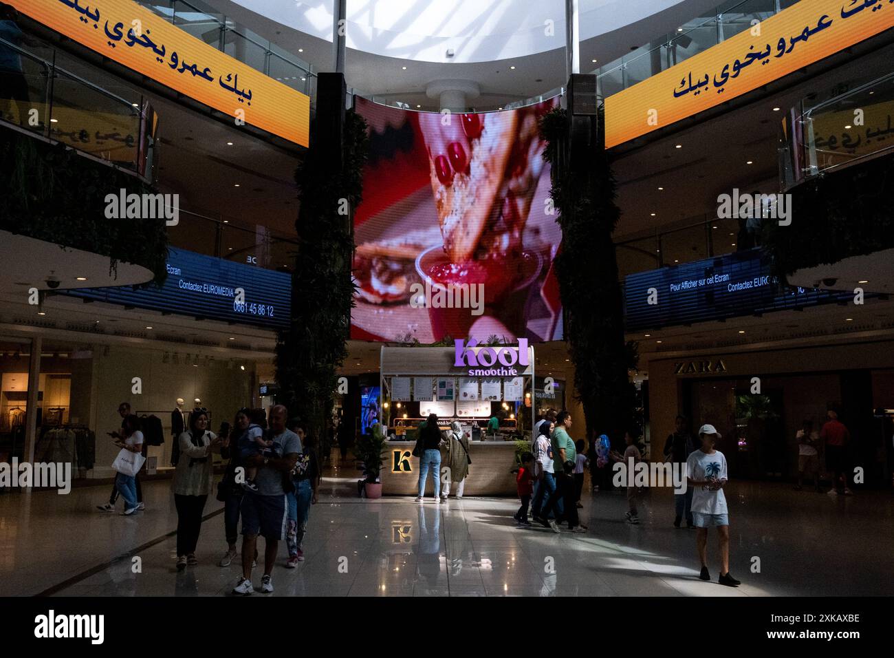 Screen advertising the fast food chain Pizza Hut in the main shopping ...