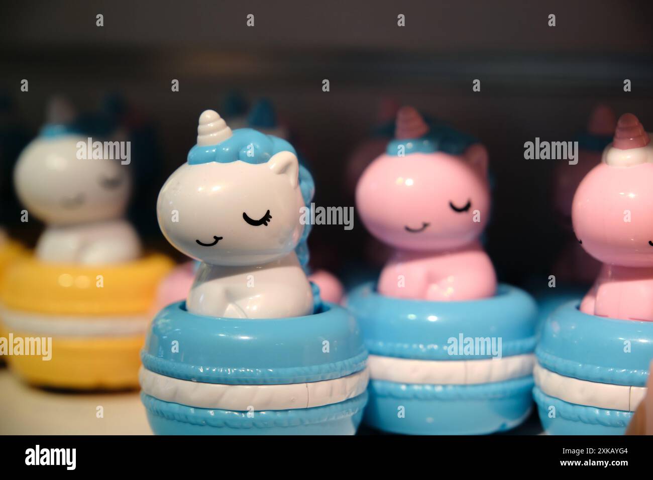 Rubber toy birds hi-res stock photography and images - Alamy
