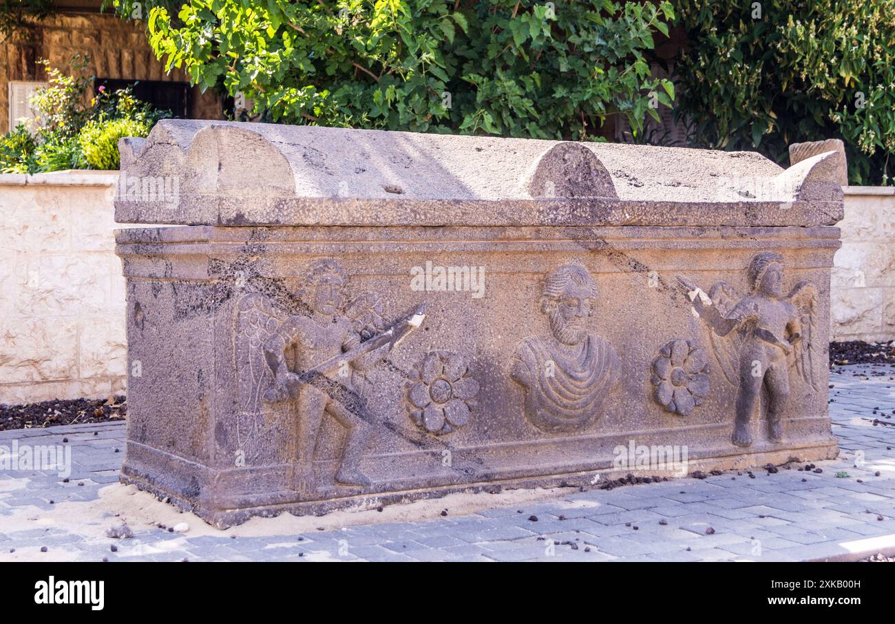 Roman sarcophagus with angels, Jordan Archaeological Museum, The ...