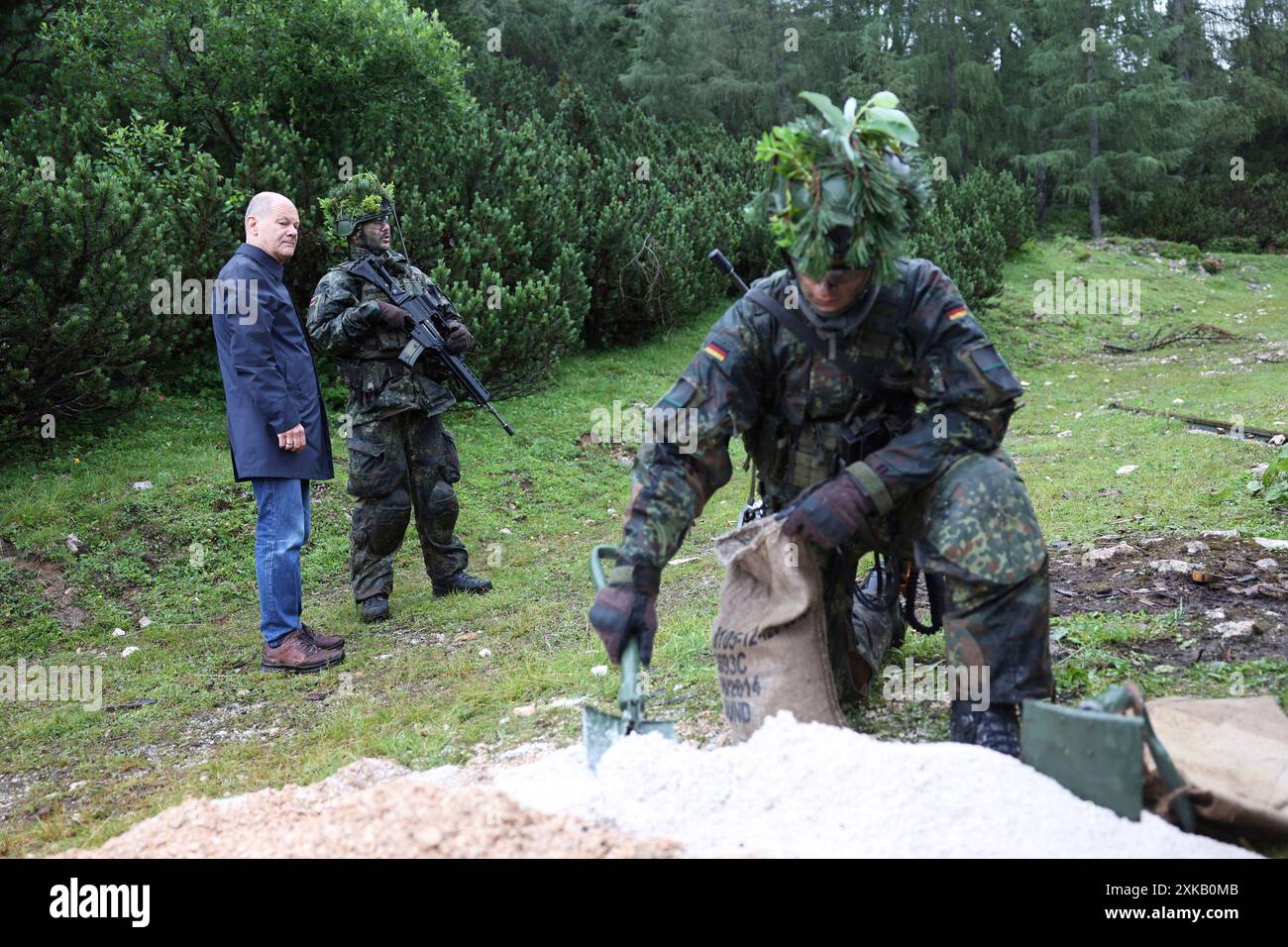 German Chancellor Olaf Scholz, left, visits the German Federal Armed ...