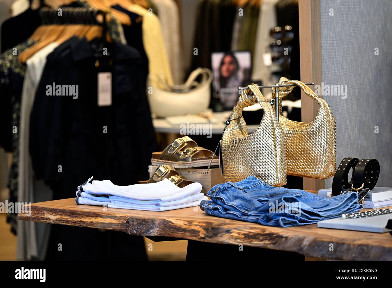 Shop window display Glasgow Scotland Stock Photo - Alamy