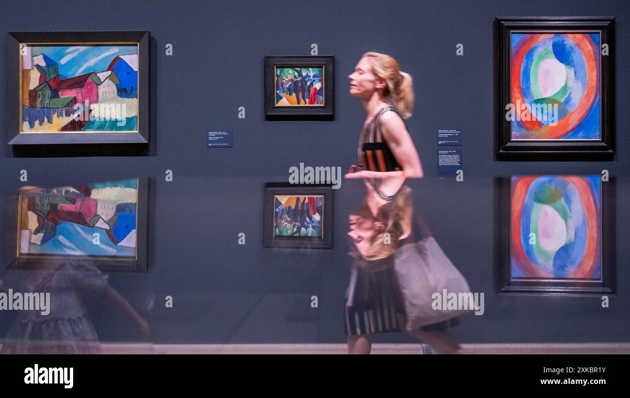 Robert Delaunay, Circular Shapes, Moon no.1, 1913, with Gabriele Munter ...