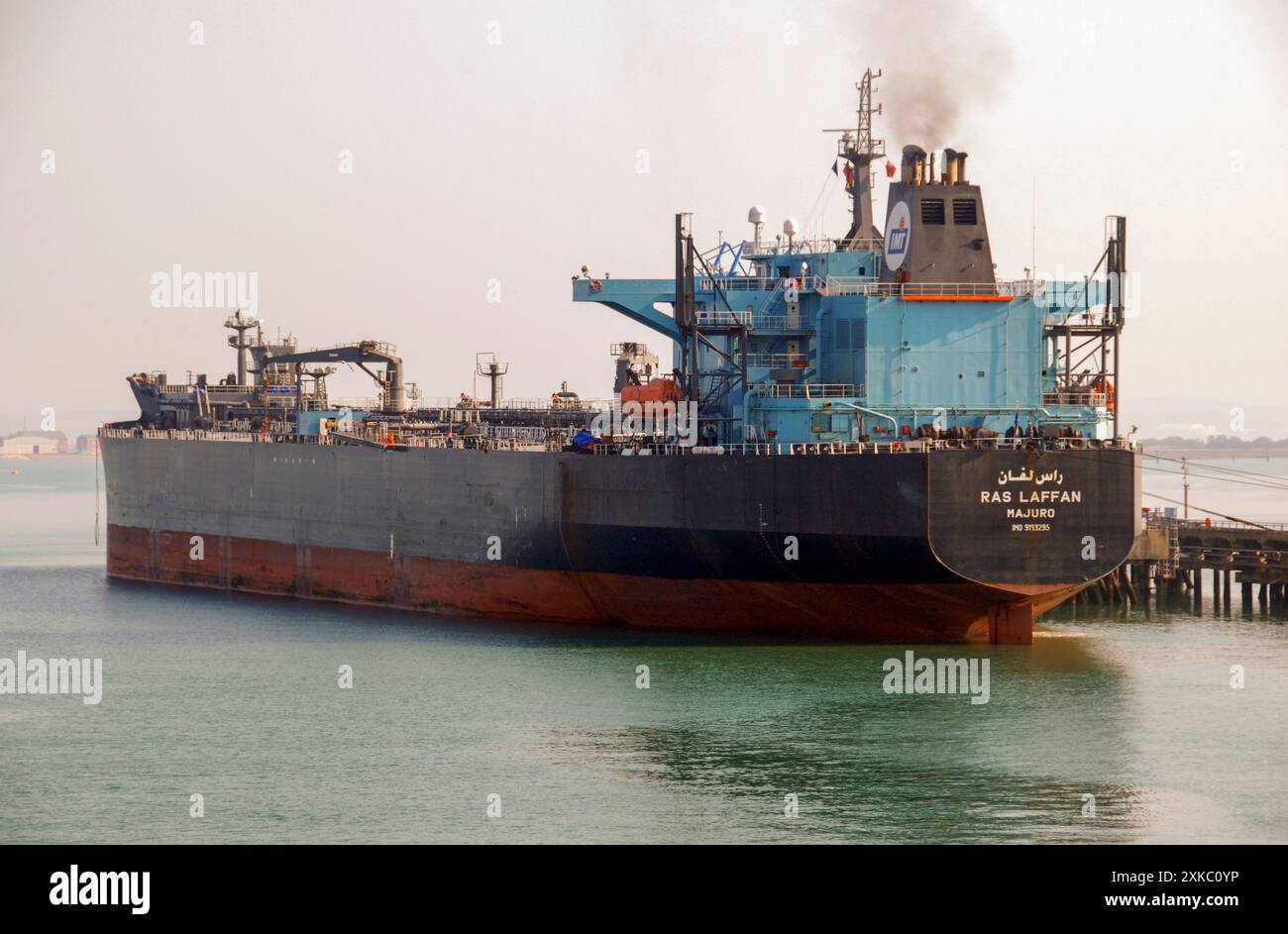 Oil tanker in the solent hi-res stock photography and images - Alamy