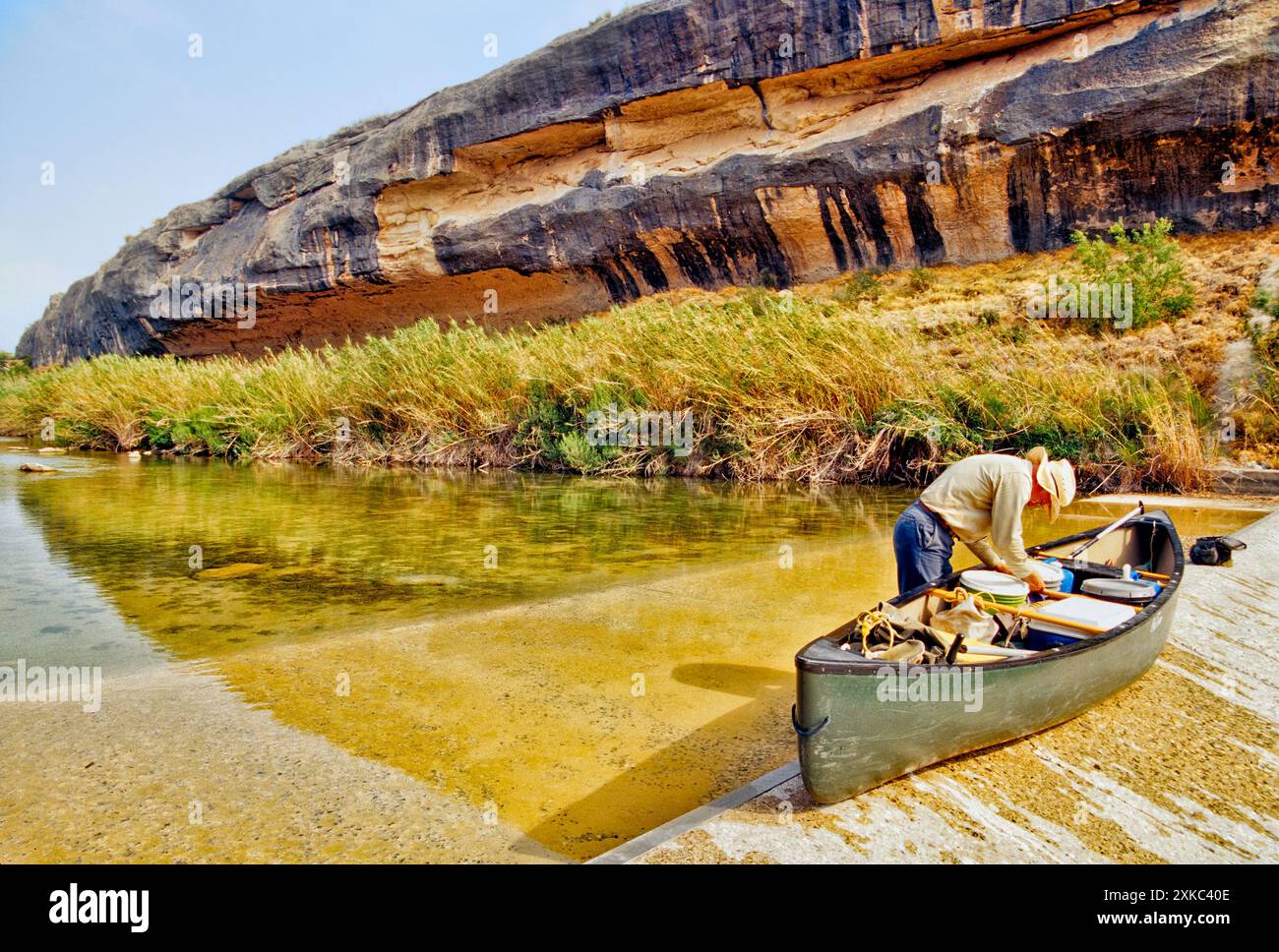 Canoeist at Weir Dam, Pecos River, Edwards Plateau, Texas, USA Stock ...