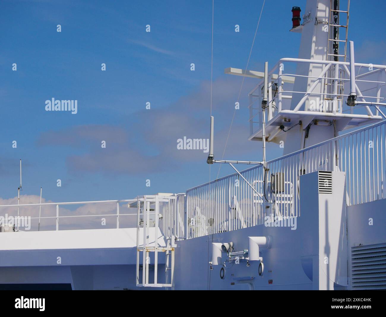 Shipping technology antenna vessel hi-res stock photography and images ...