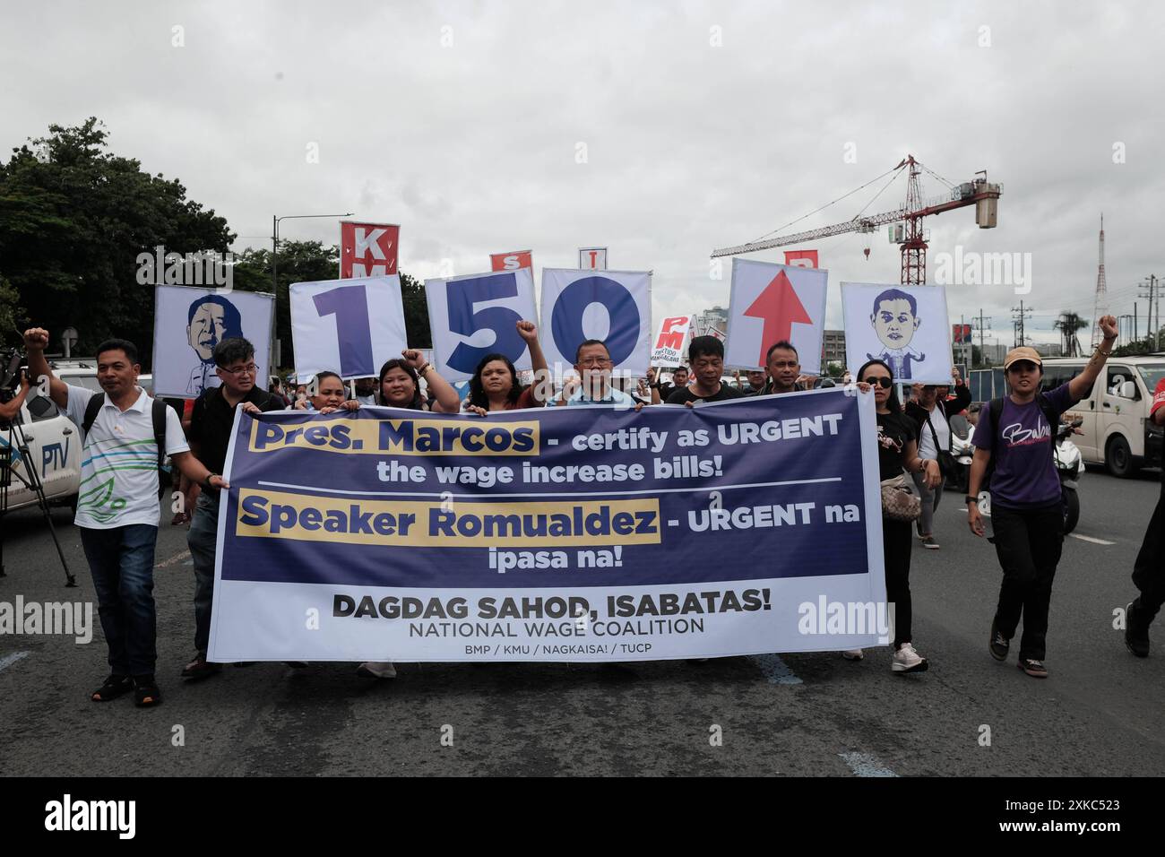Filipino progressive groups gather on Commonwealth Avenue, Quezon City ...