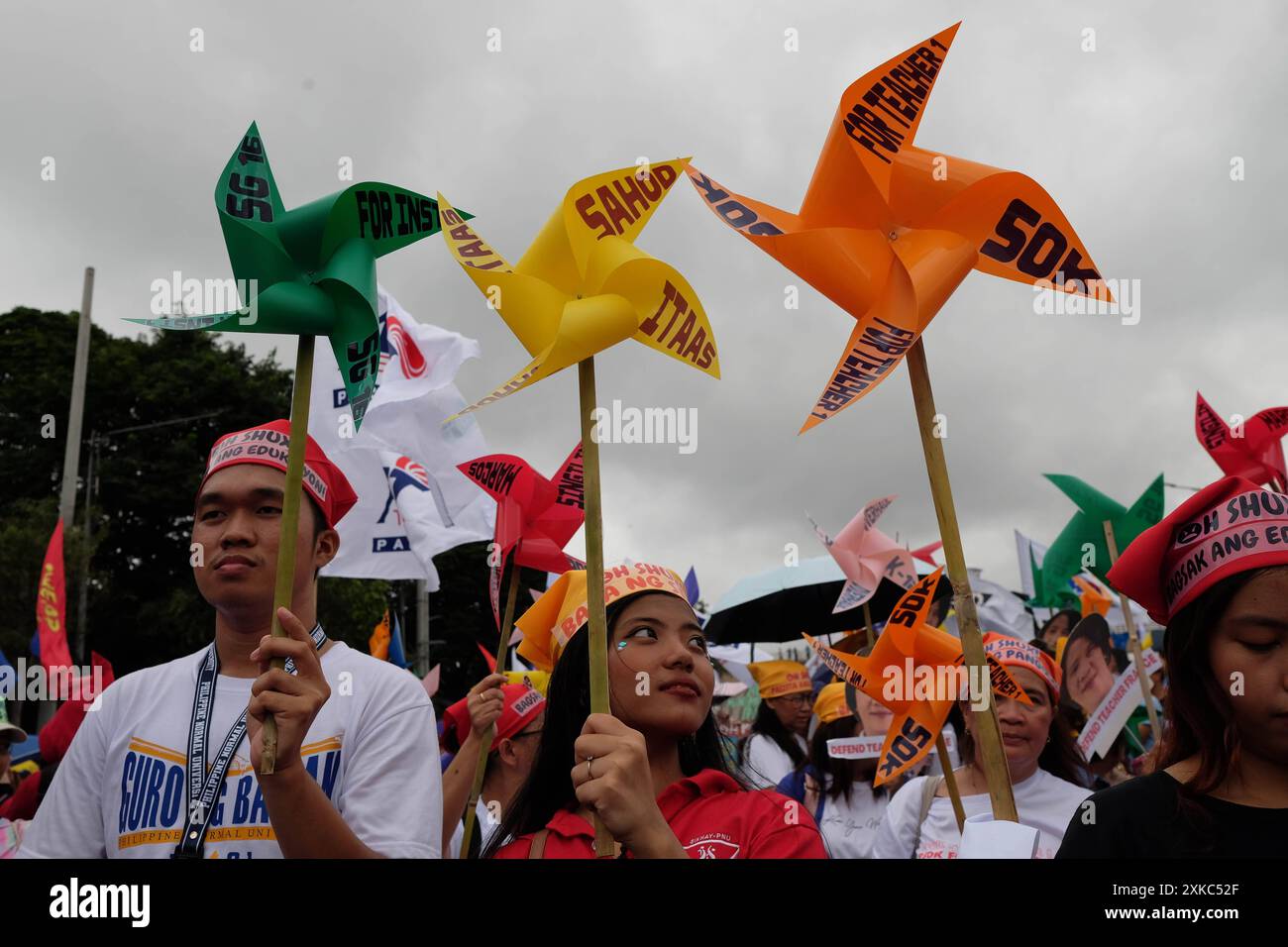 Filipino progressive groups gather on Commonwealth Avenue, Quezon City ...